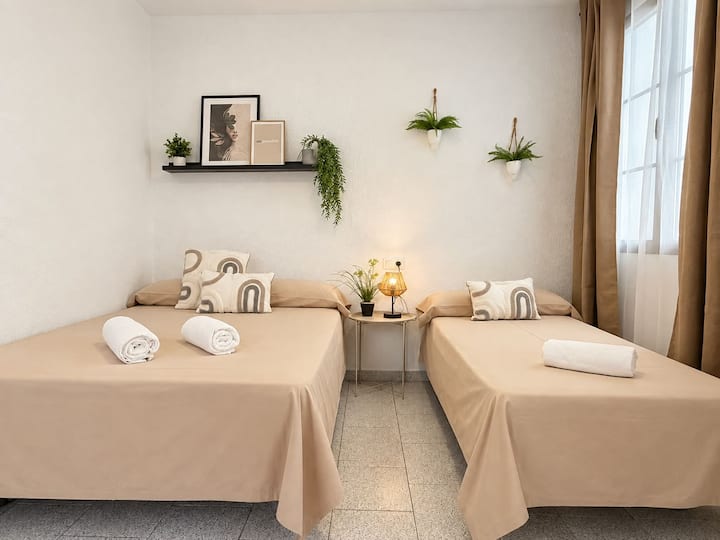 Habitación Triple Con Baño Privado - Granada