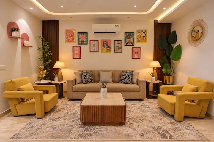 Sunny Art House | Quirky 2bhk | Near Def Col - New Delhi
