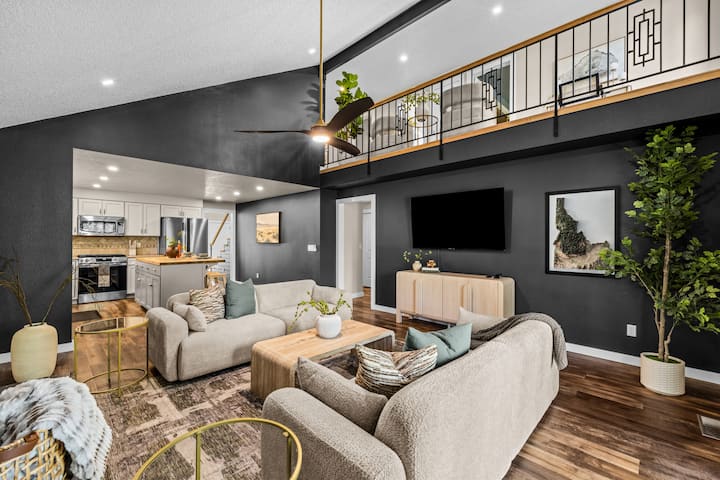 Waterfront-gym-patio-pool Table - Boise, ID