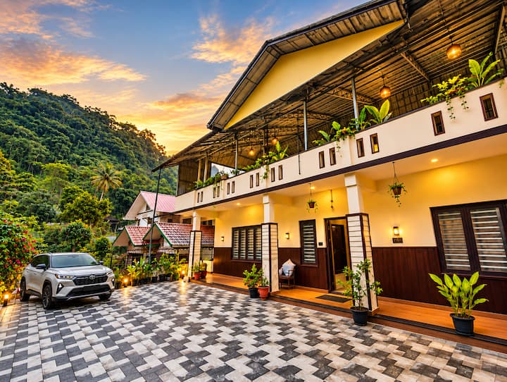 Remas Cottage | 8 Bedroom Villa - Munnar