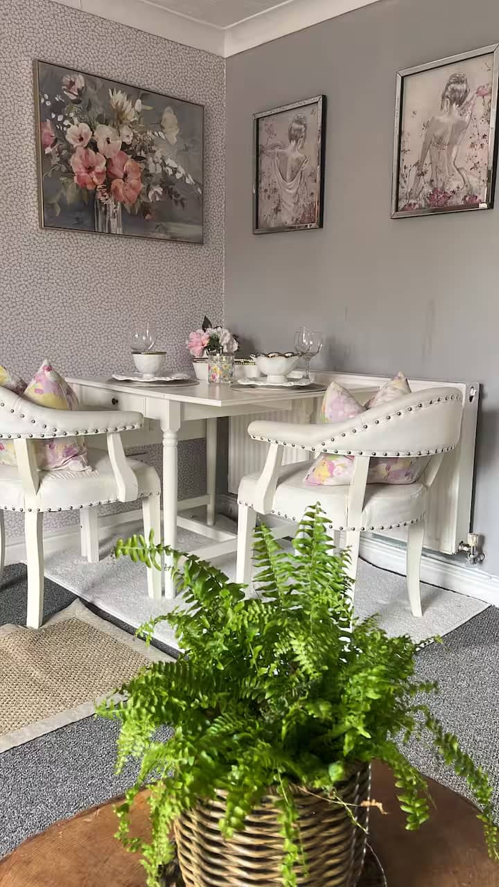 Cosy & Stylish 2-bedroom Home - Altrincham