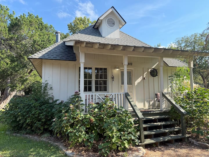 Cutest Little Creekside Cottage In Wimberley - Wimberley, TX