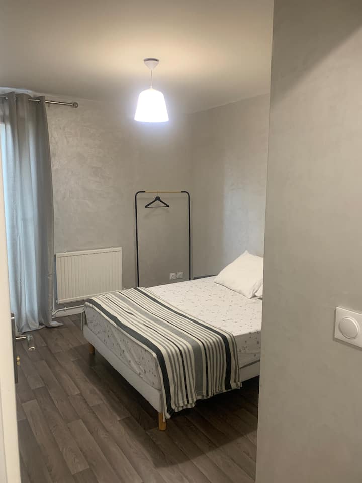 Je Propose à La Location Une Chambre - Lila