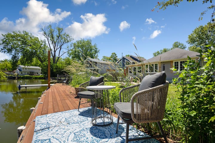Waterfront Oasis Built For Fun! - Fox Lake, IL