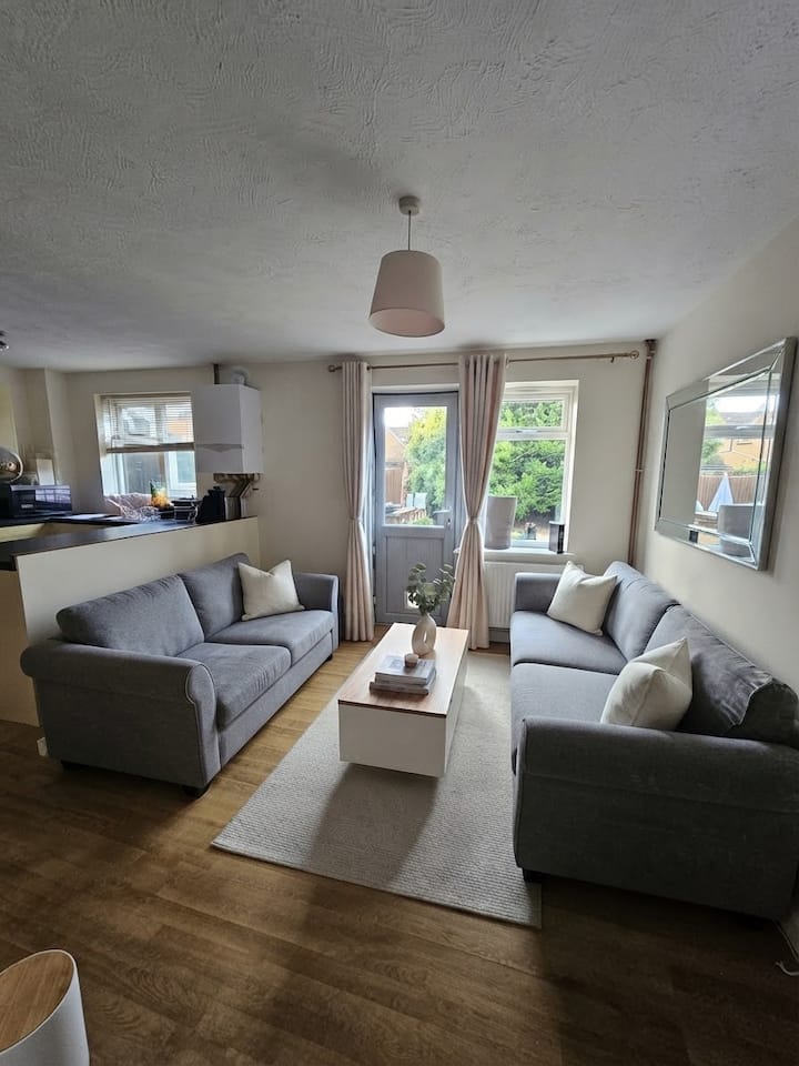 Hasa House-nearby Industrial Estate & L&d Hospital - Dunstable