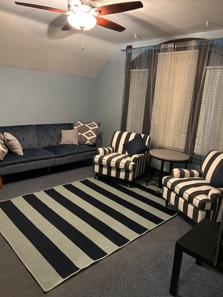 Cozy, 2 Car Parking Driveway, Near Beach, Airport - Oak Creek, WI