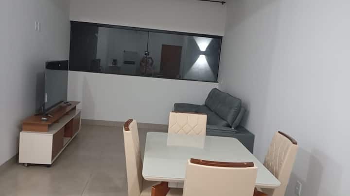 Apartamento Térreo Espaçoso Com Jardim De Inverno. - Rondonópolis