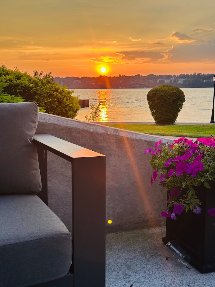 Luxury Waterfront 2br Condo On The St. Lawrence - Brockville
