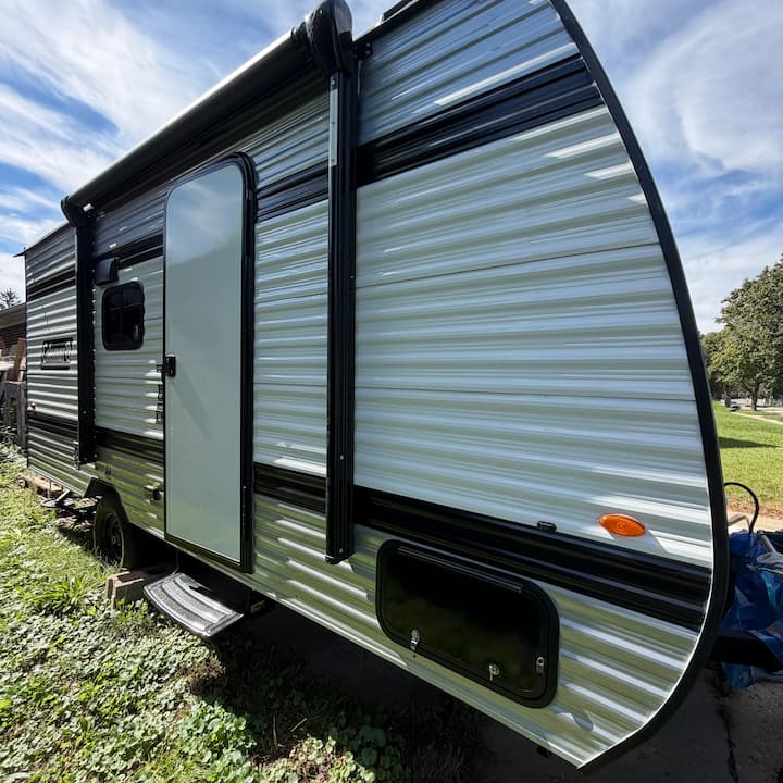 Welcome To Your Cozy Camper Getaway! - Milwaukee, WI