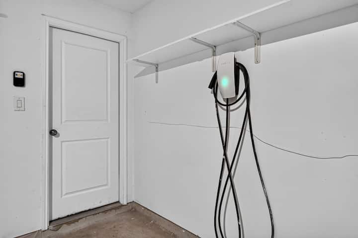 Pool Table + Massage Chair | Ev Charger - Laurel Mountain Ranch - San Antonio