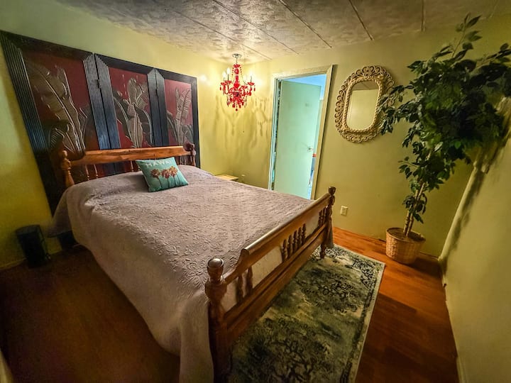 A Room On Whidbey W/ Study - Coupeville, WA