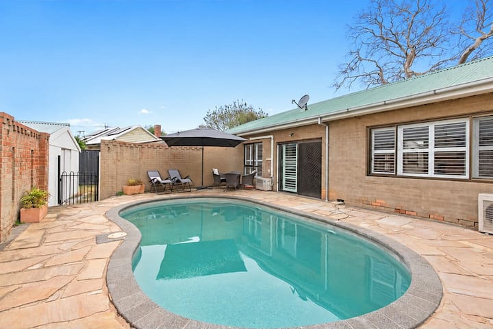 Seaford Beachside Home | 4br, 3ba & Pool - フランクストン