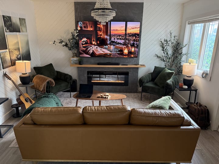 City Haven: *New* Private 3br W/ 75" Tv & Sonos - Canada