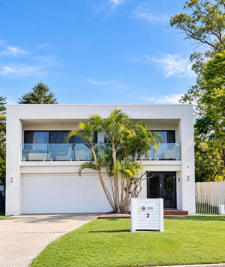 Ultra Modern Riverview House, 3 Bedroom + Sunroom - Nowra