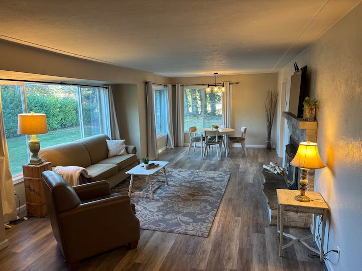 Large Home With Hot Tub Pickleball, Fire Pit - Salem, OR