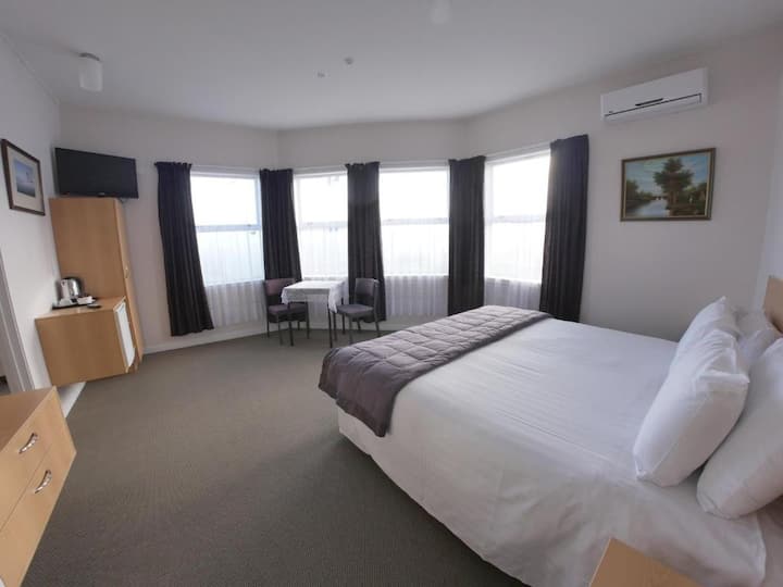The Masonic Hotel And Bar - Waitara
