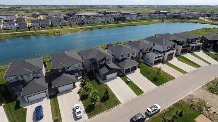 Beautiful Brand New House At Lake In West St Paul - Winnipeg