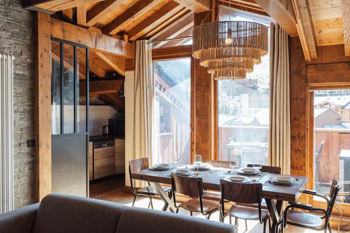 Ski-in/out Penthouse With Mountain Views - Courchevel Le Praz, France
