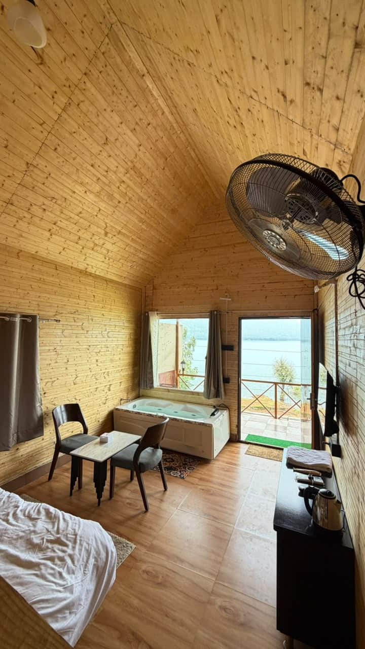 Romantic Jacuzzi Cabin, Mulshi Lakeside - Lavasa