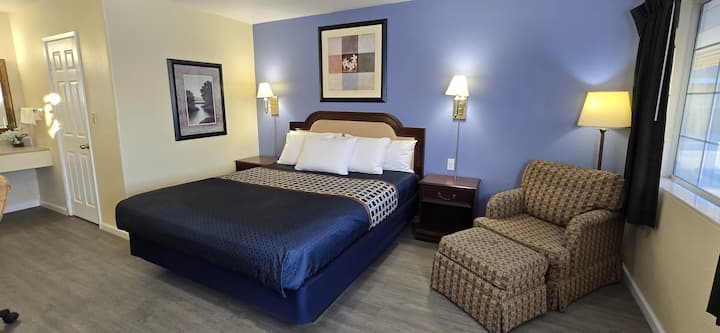 Rm 132 Nsk 2nd Flr No Smoke King Bed For 1 Or 2 - Blythe, CA