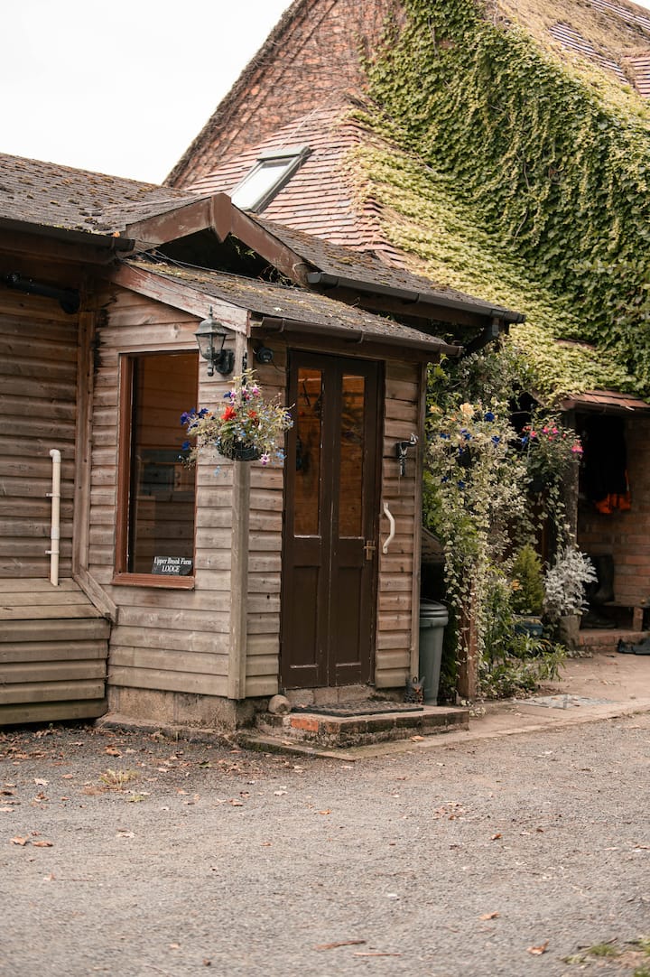 The Shed Next Door - モルバーン