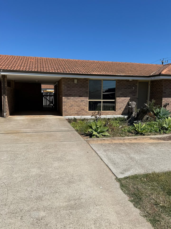 Cozy 2 Bedrooms Nears Shopping Centre - Geraldton