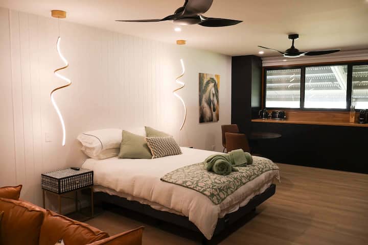 Luxury Waterfront Farm Stay - Hervey Bay