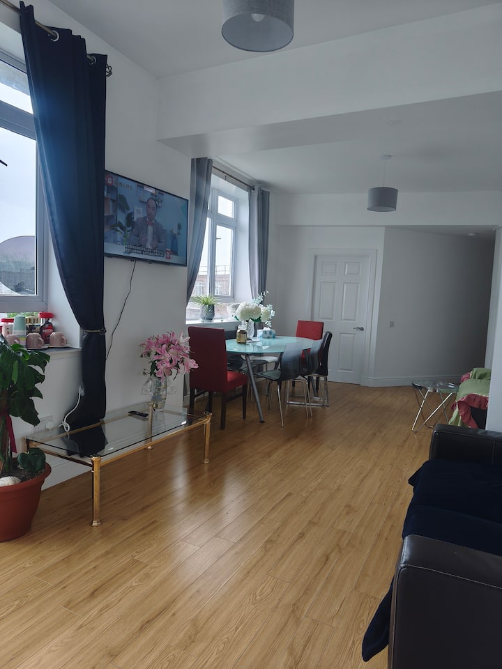 现代公寓:
地理位置优越、近机场靠近市中心、交通方便! - Queensferry