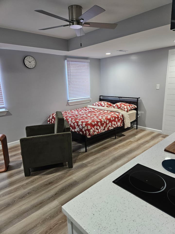 Two-unit Studio Suite In Columbus - Columbus, IN