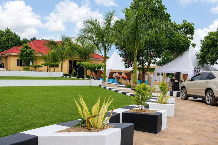 A Home Suitable For Family Holidays & Functions - Uganda