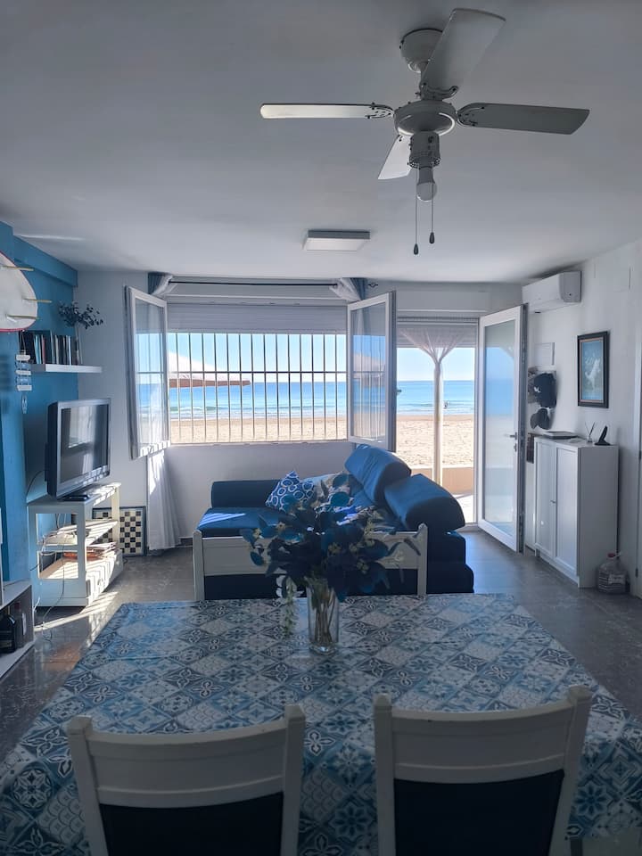 Apartamento A Pie De Playa En Valencia - El Perelló