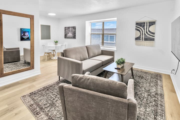 Houston: 3 Blocks From Texas A&m, King Beds - Bryan, TX