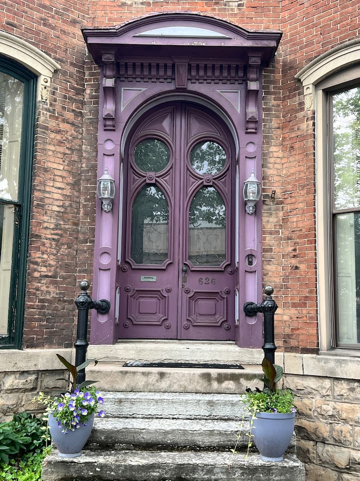 Historic Purple Door Flat | Purdue & Downtown - Lafayette