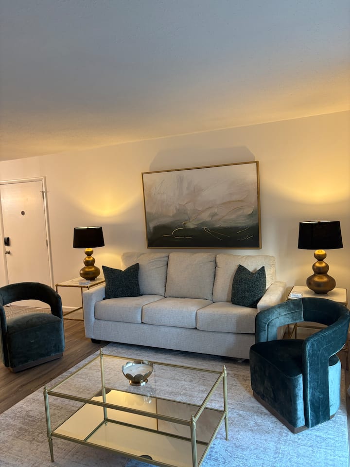 Stylish Stay Off Lakeshore - Homewood, AL