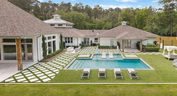 Southern Retreat | Pool, Pond & 5 Bedrooms - Hammond, LA