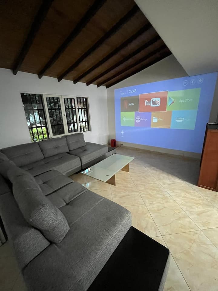 Casa/hotel. Mejor Ubicacion De Medellin. - Medellín, Colombia