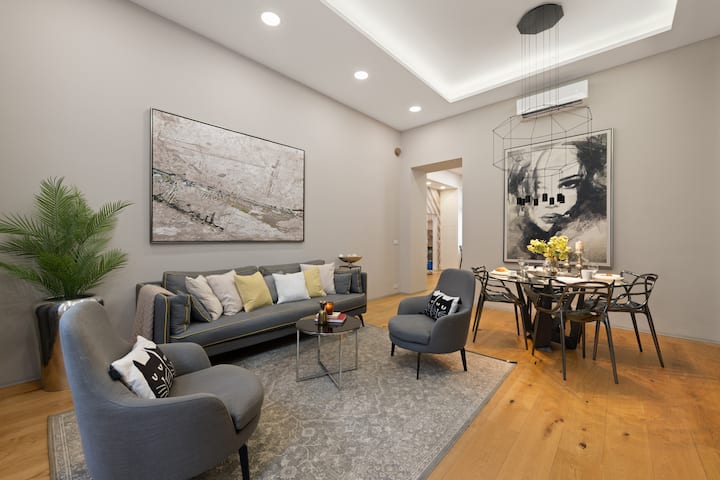 Moody Velvet Art Loft, Steps From Great Synagogue! - Budapest