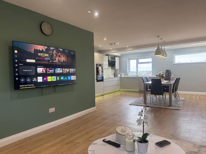 Modern 3 Bed House - Chepstow