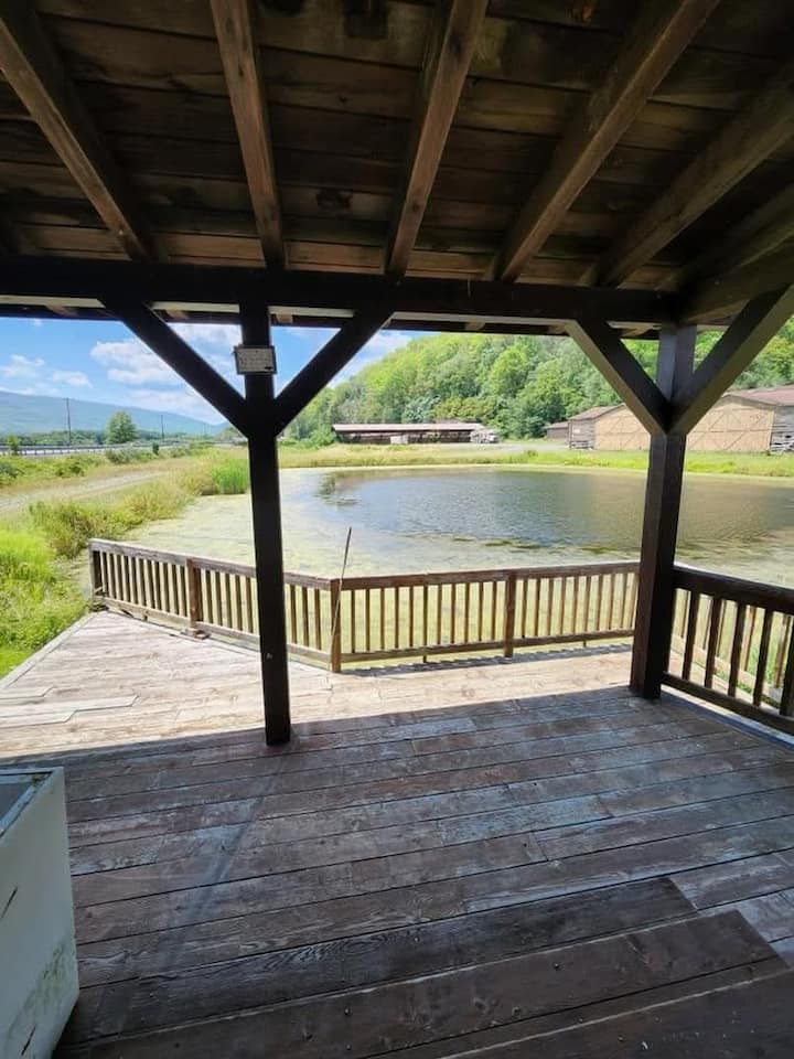 Cabin On A Lake - Jersey Shore, PA
