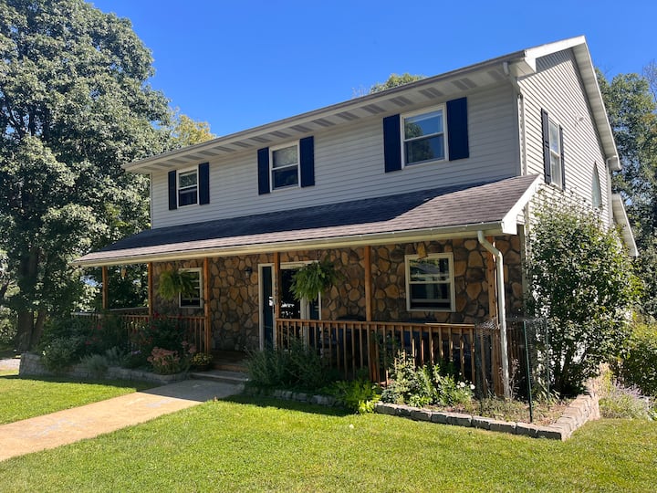 Hilltop Home With Queen City Views & Deck - Cumberland, MD