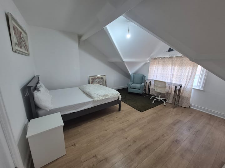 Spacious Dbel-bedroom Near Aldershot Trainstation - Farnham