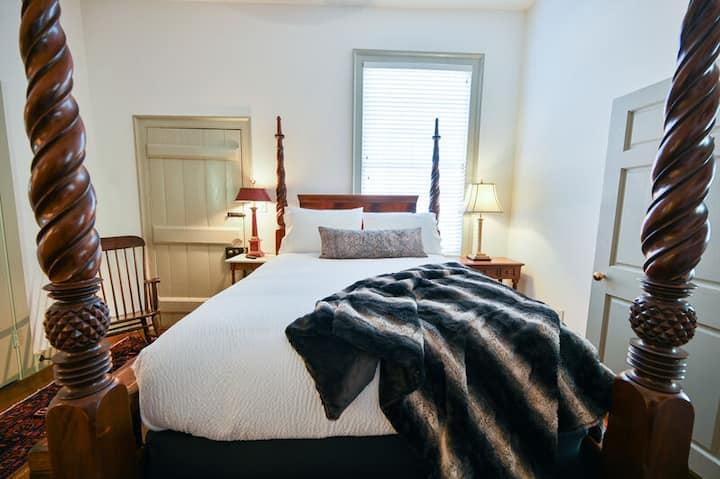 Downtown 2br With Pool And Wifi - Natchez, MS