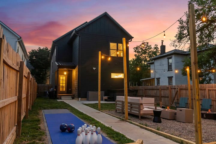 Funtastic Home! | 5 Br - Hot Tub + Game Room! - Columbus, OH