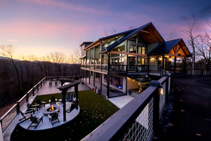 Beartopia - Swim, Sway, Soak, Play, Repeat! - Gatlinburg, TN