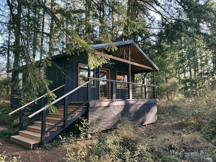 Blackbird Cabin - San Juan Island - Roche Harbor, WA