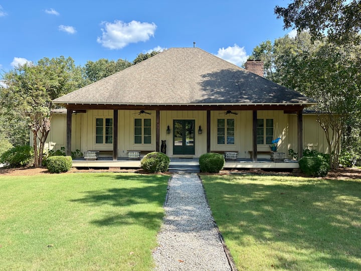 Charming Southern Farm - Wall Doxey State Park, Holly Springs