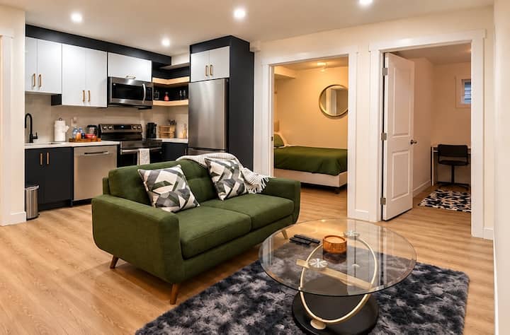 Mountain Retreat | 2 King Beds |Parking|banff Pass - Cochrane