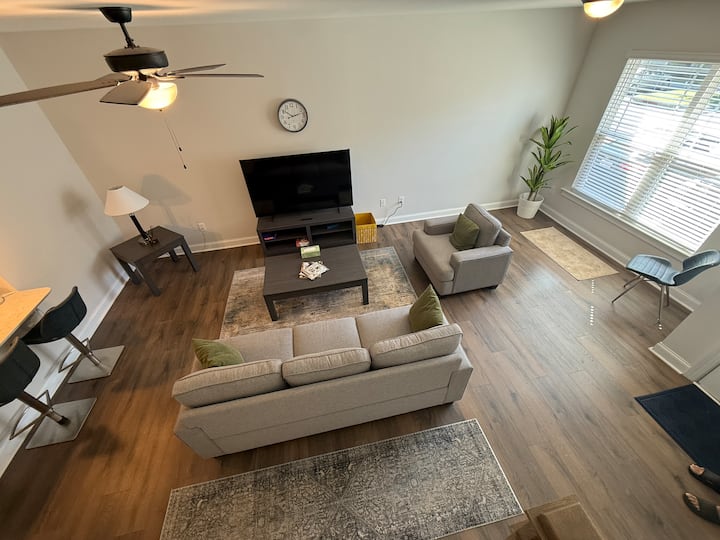 Spacious Apex Townhome | 2br + Private Office - Apex, NC