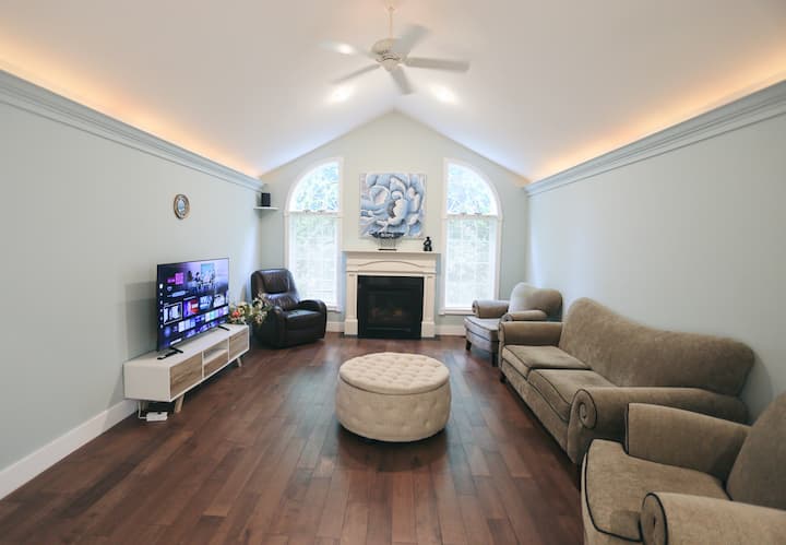 Spacious Niagara-on-the-lake Wine Country Bungalow - Niagara-on-the-Lake