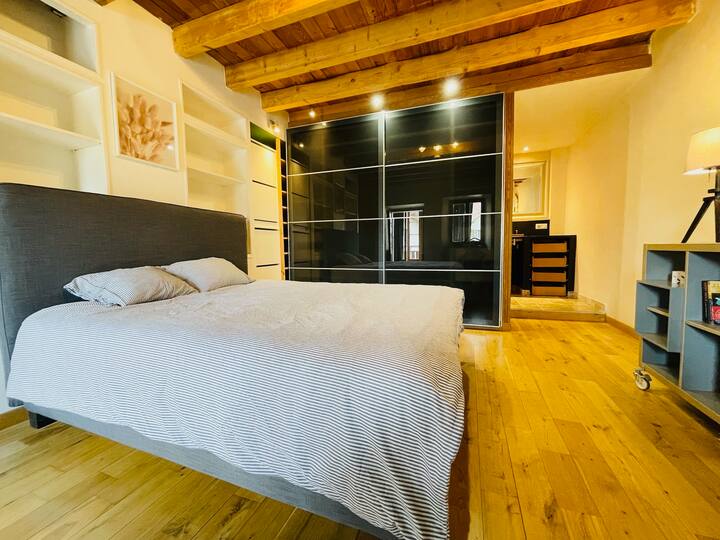 Private Room, En-suite, Study, Deck & Free Parking - Saint-Julien-en-Genevois